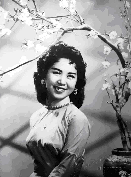 Vietnamese singer Bach-Yen records at Sonobeat in Austin - KUTX